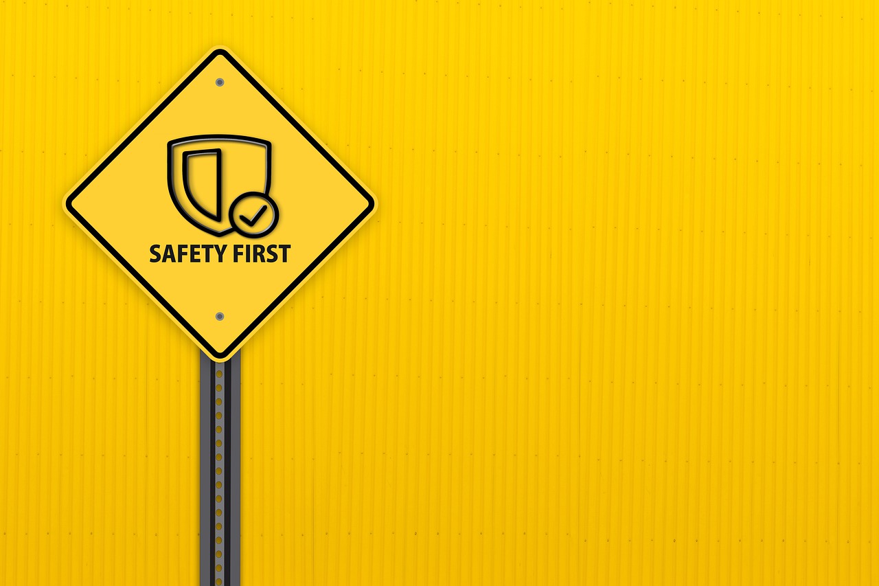 Tips for Staying Safe on the Road - Mamas Like Me